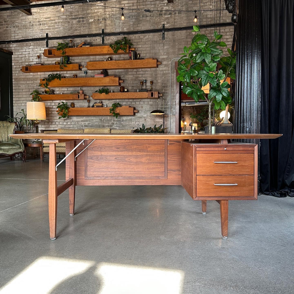 Mid-Century Desk – Dandy