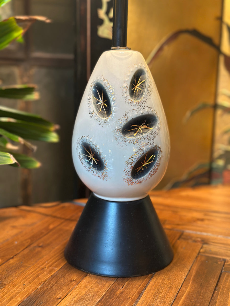 Mid-Century Two-Tier Lamp – Dandy