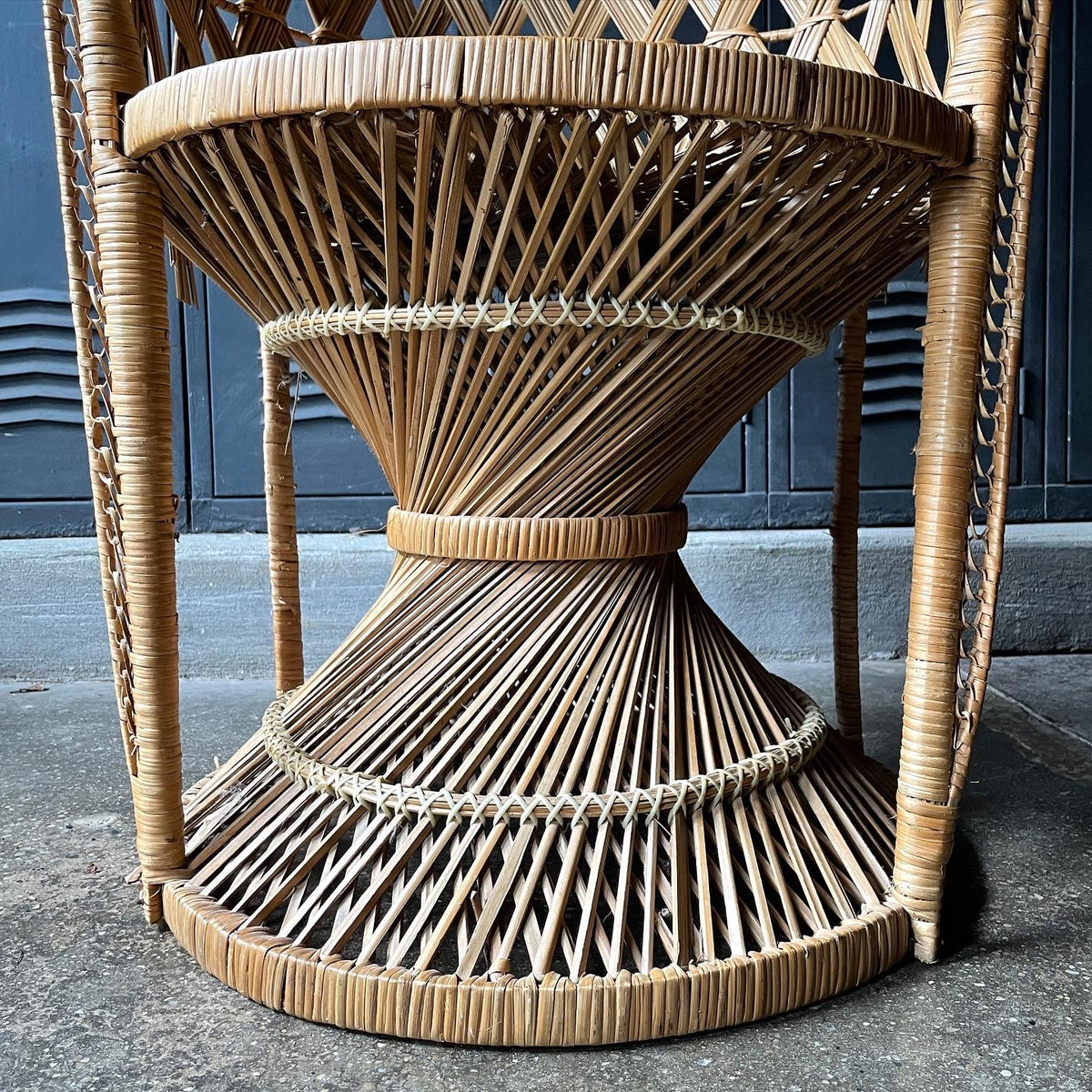 Atypical Peacock Chair – Dandy