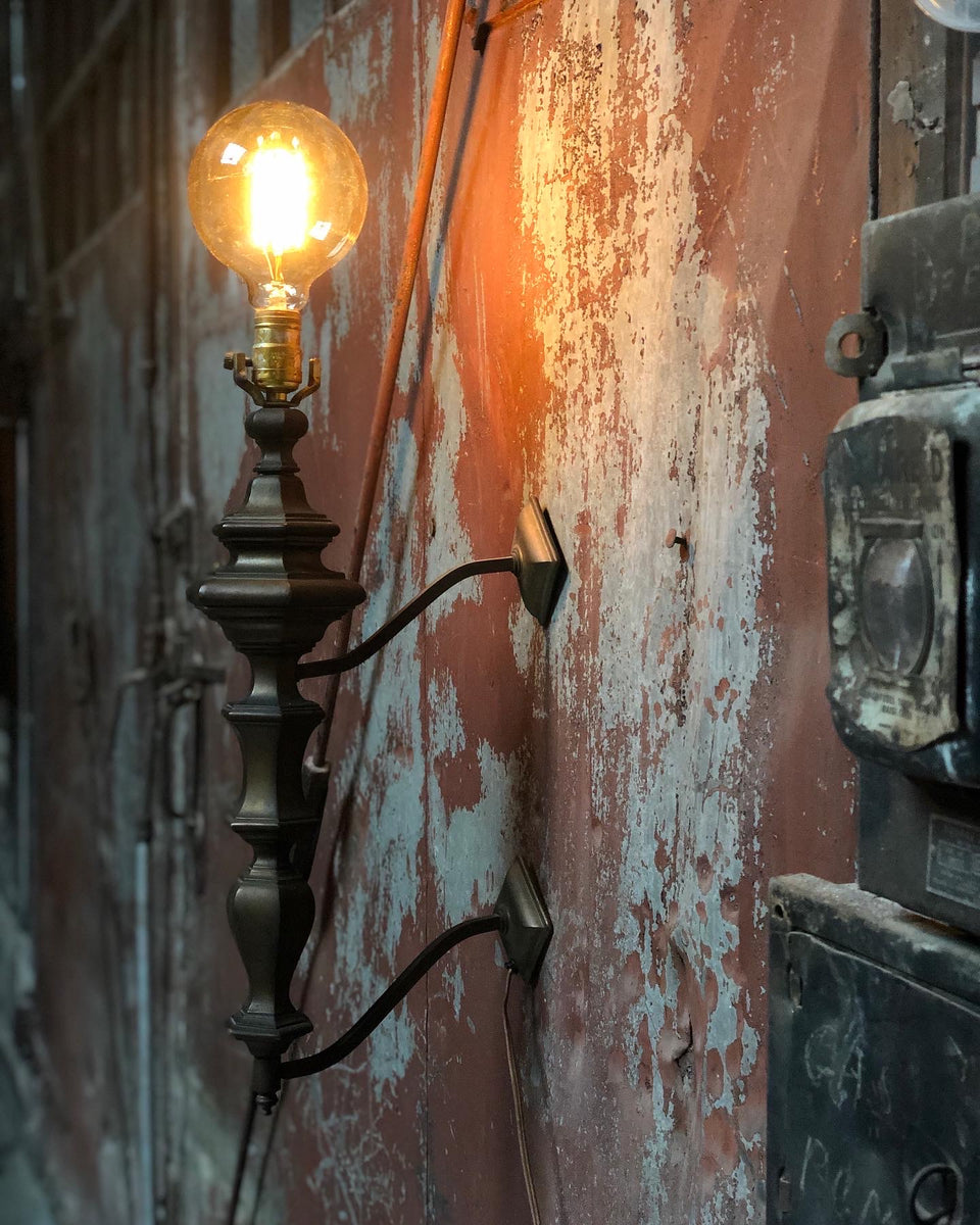 Metal-Spindled Sconce Lamp – Dandy