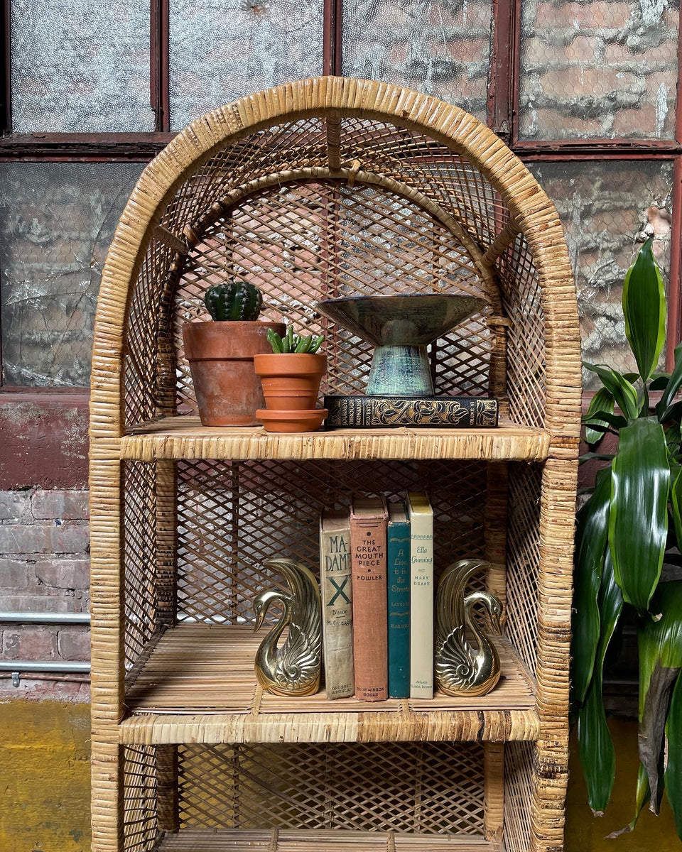 Standing Wicker Display – Dandy